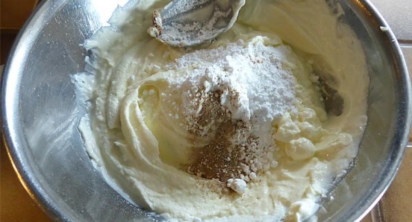 5-Minute Shrikhand Recipe - How to make Shrikhand with Greek Yogurt