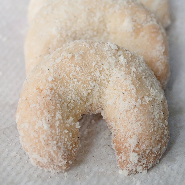 Authentic Vanillekipferl Cookies Recipe [+TIps] 🥠 MasalaHerb.com