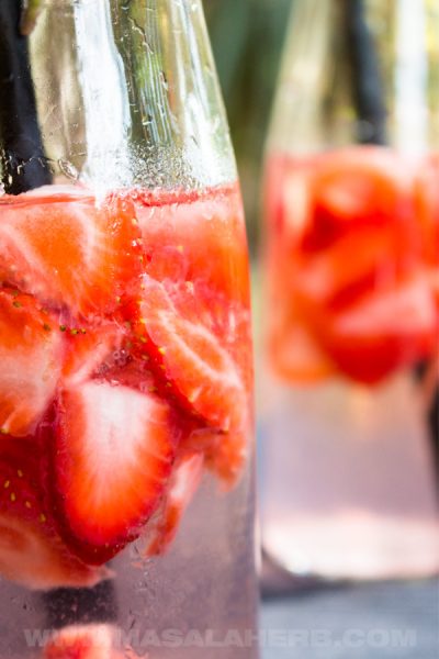 Fresh Strawberry Infused Water [DIY] fruit flavored water