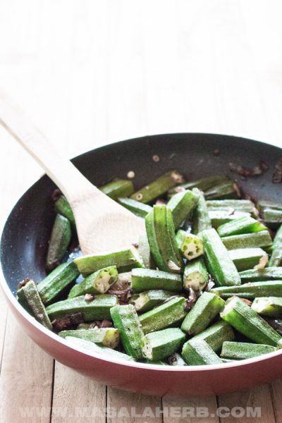 10 minute Pan Fried Okra Recipe [+Video] | Masala Herb