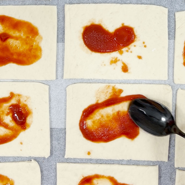 Pepperoni Pizza Pocket Recipe (Mini Calzone)