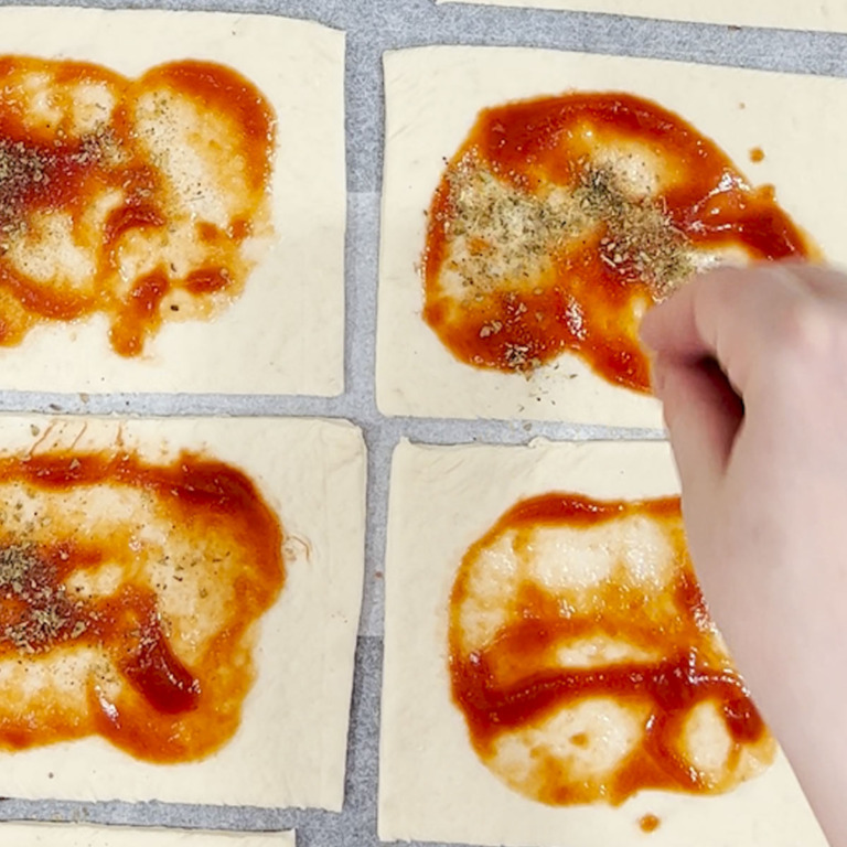 Pepperoni Pizza Pocket Recipe (Mini Calzone)