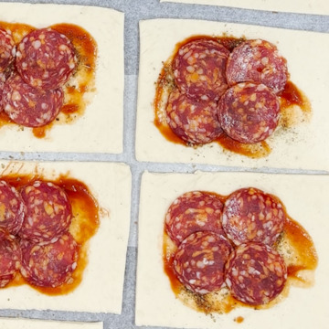 Pepperoni Pizza Pocket Recipe (Mini Calzone)