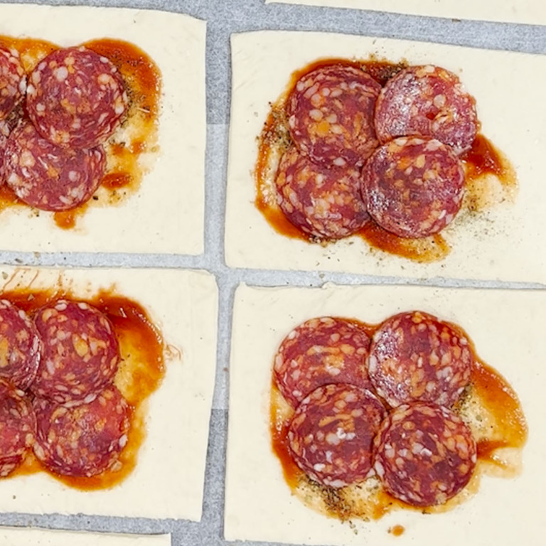 Pepperoni Pizza Pocket Recipe (Mini Calzone)