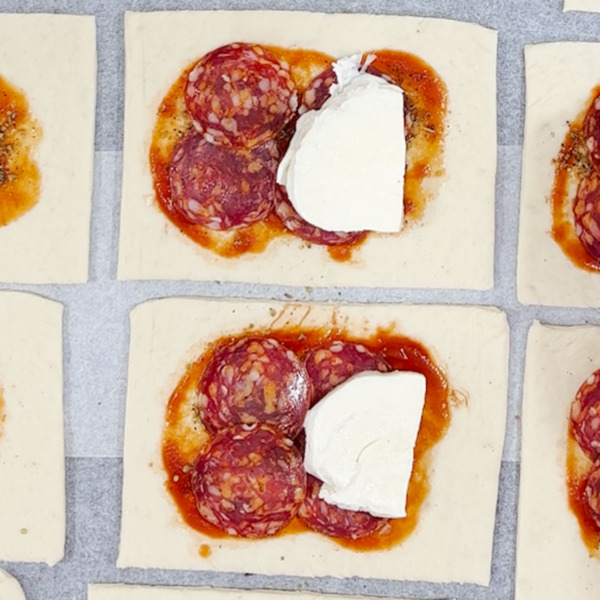 Pepperoni Pizza Pocket Recipe (Mini Calzone)