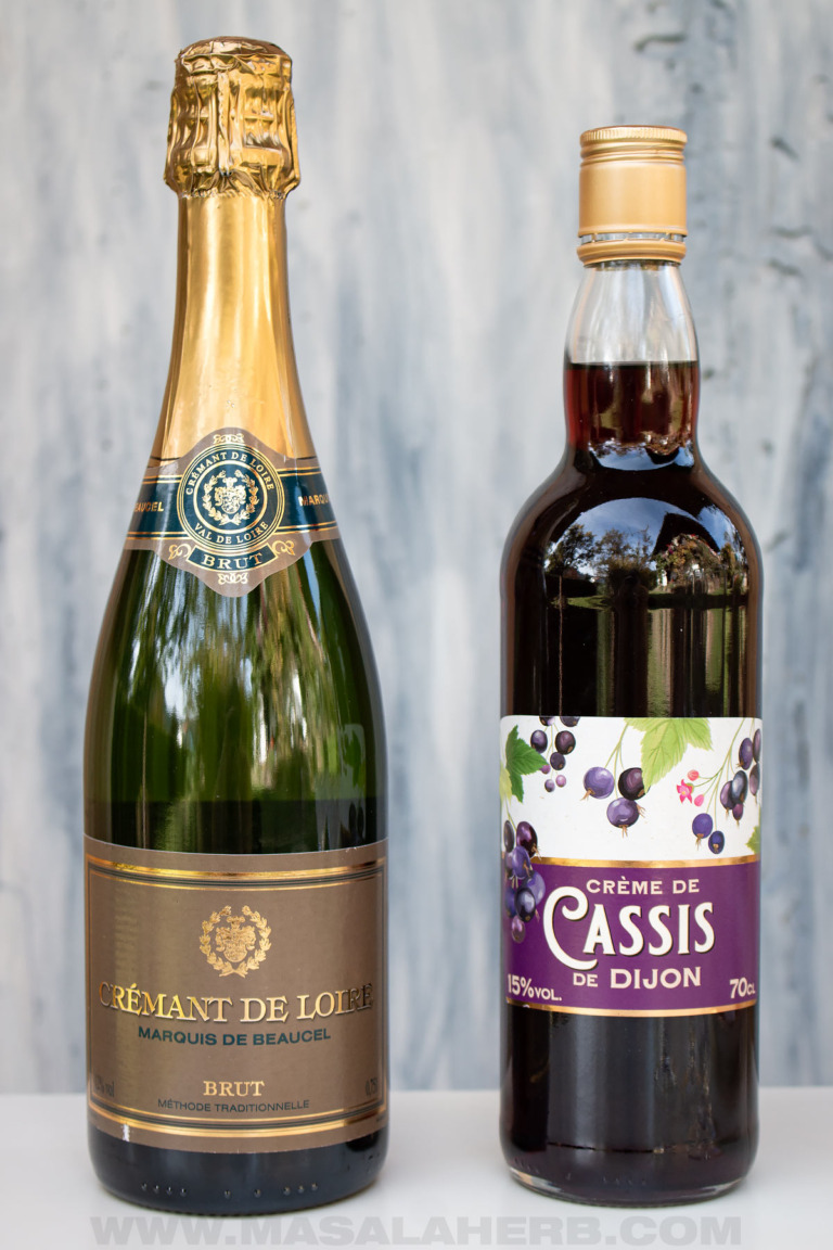 Kir Royale Cocktail (2 ingredients)