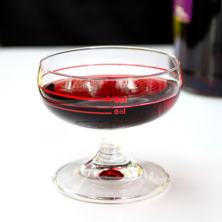 Kir Royale Cocktail (2 ingredients)