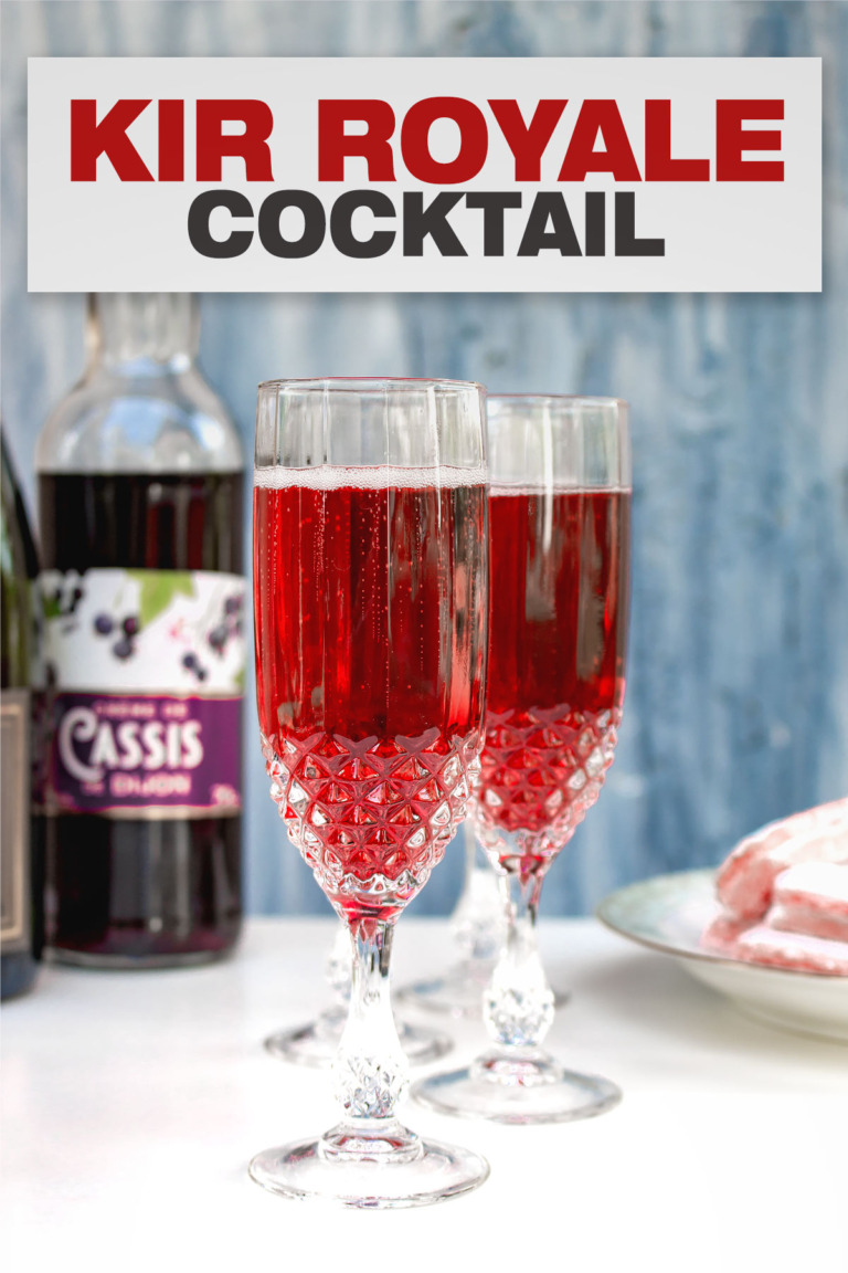 Kir Royale Cocktail (2 ingredients)