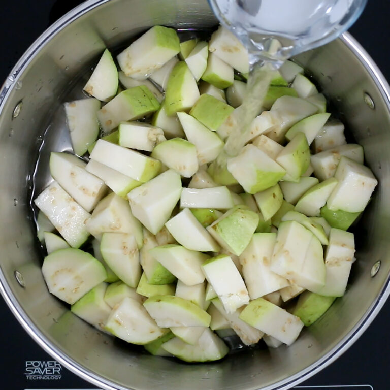 How to Make Guava Purée from Fresh Fruits