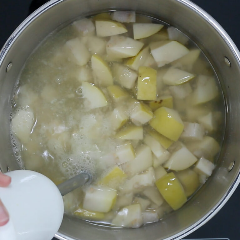 How to Make Guava Purée from Fresh Fruits