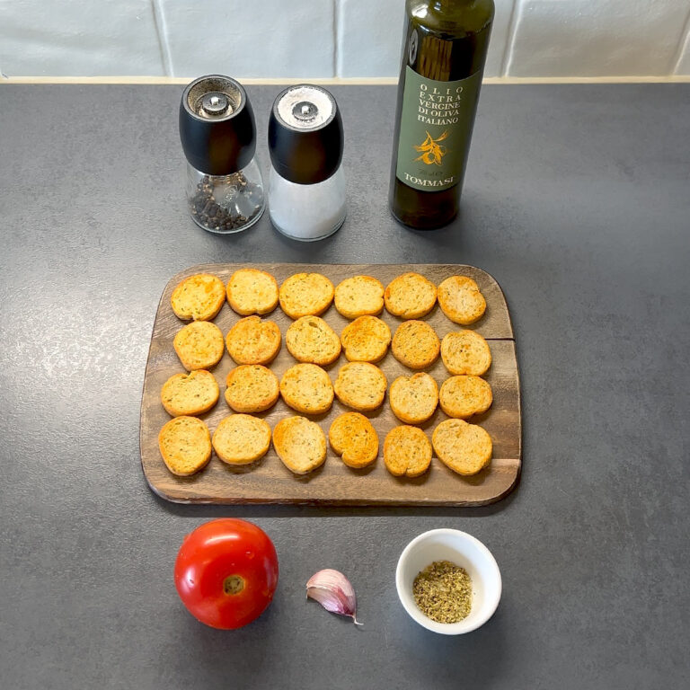 Mini Tomato Bruschetta (Bruschettini)