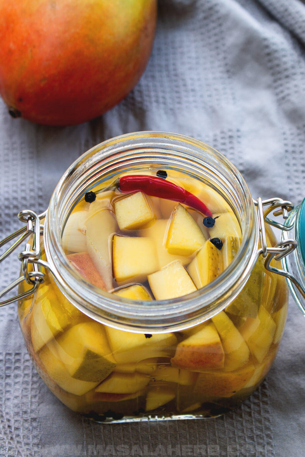 10 Minute Pickled Mango (Refrigerator)