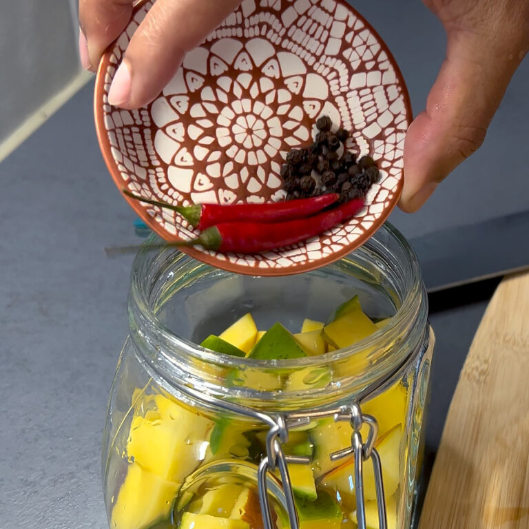 10 Minute Pickled Mango (Refrigerator)